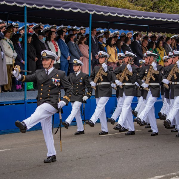 Armada participó en desfiles por Primera Junta Nacional de Gobierno y el Día de las Glorias del ...