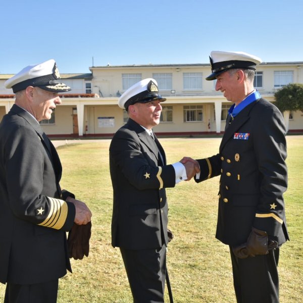 Suboficiales Mayores de la Armada que se acogieron a retiro fueron despedidos por la Institución ...