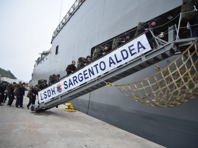 BASE NAVAL - LSDH-91 Sargento Aldea (ex-TCD Foudre) - Flotilla Auxiliar