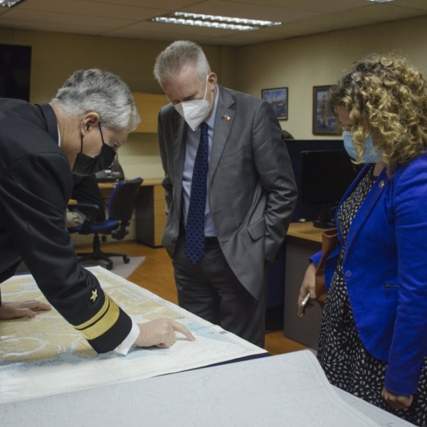 Embajador de Australia visitó el SHOA - Armada de Chile