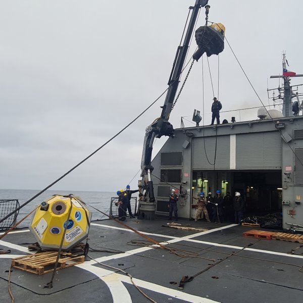 OPV 81 “Piloto Pardo” junto al Servicio Hidrográfico y Oceanográfico ...