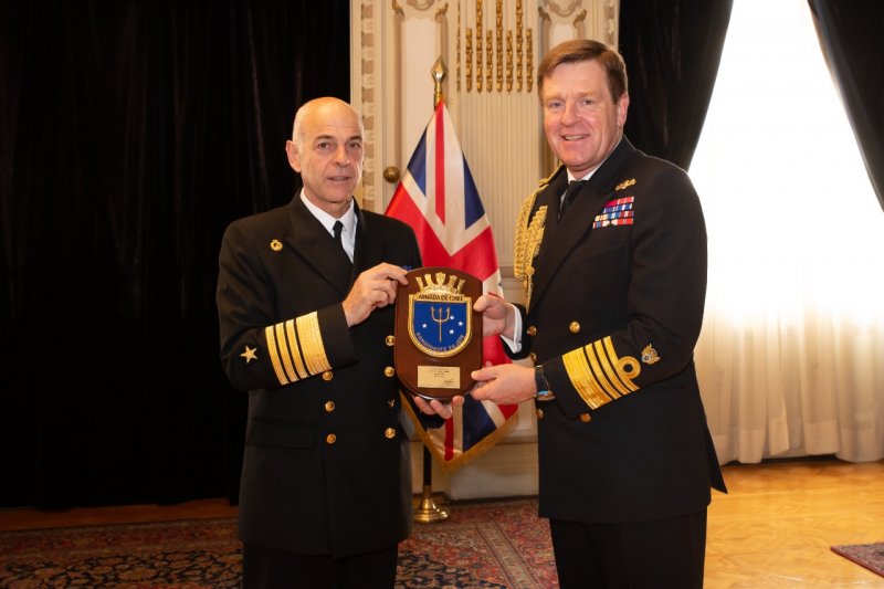 First Sea Lord de la Real Armada del Reino Unido visita nuestro país ...