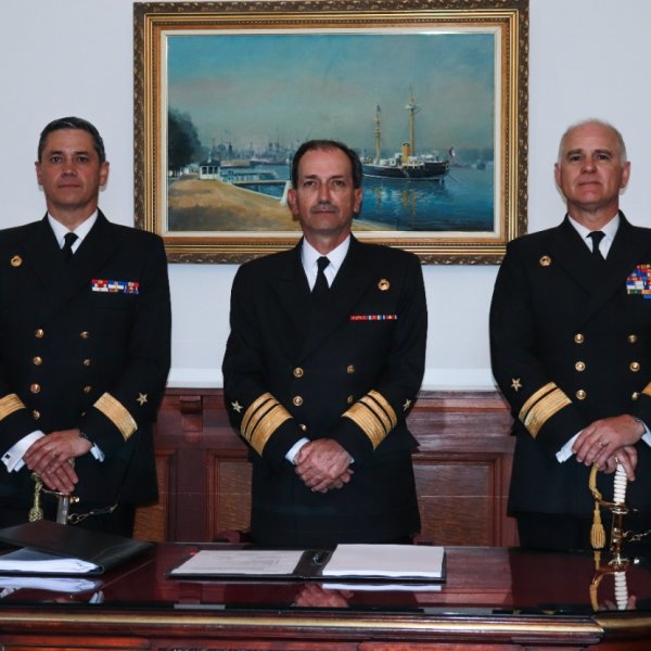 Comodoro Daniel Muñoz asumió mando de la Comandancia en Jefe de la ...