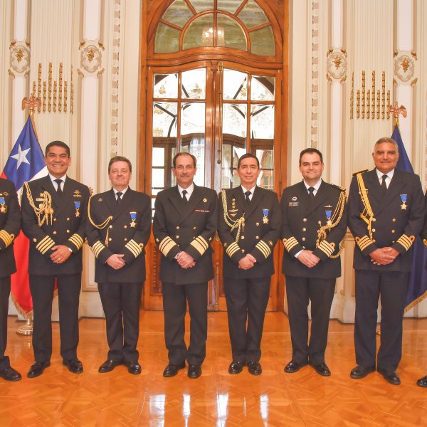 Agregados Navales en Chile fueron condecorados con la “Estrella al ...