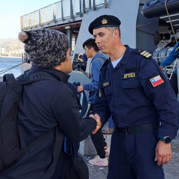 OPV “Comandante Toro” recaló a Valparaíso con estudiantes desde Juan ...