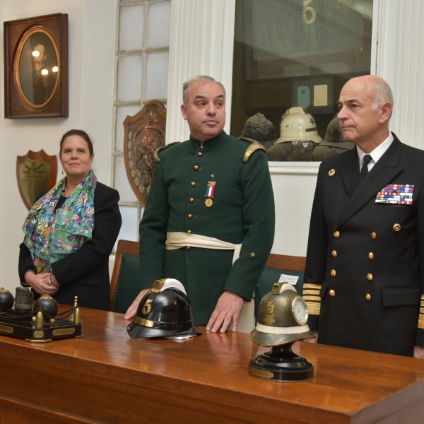 Armada realizó entrega de condecoración a Quinta Compañía de Bomberos ...