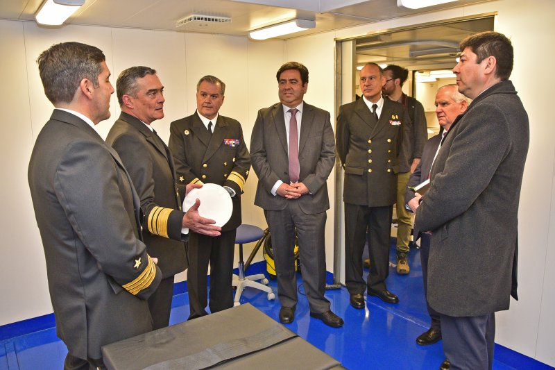 Armada de Chile y Dirección de Obras Portuarias firman Convenio de ...