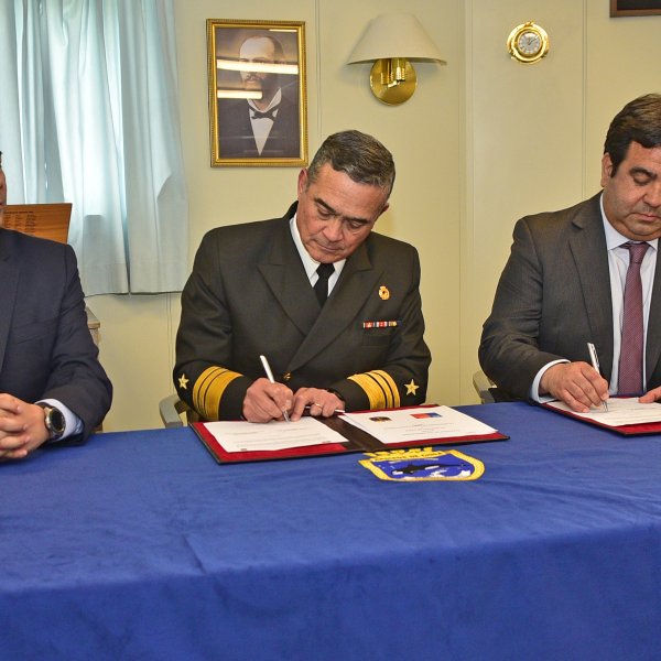 Armada de Chile y Dirección de Obras Portuarias firman Convenio de ...