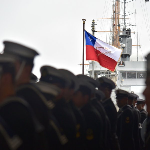 AGB-46 “Almirante Viel” recibe su pabellón de combate - Armada de Chile