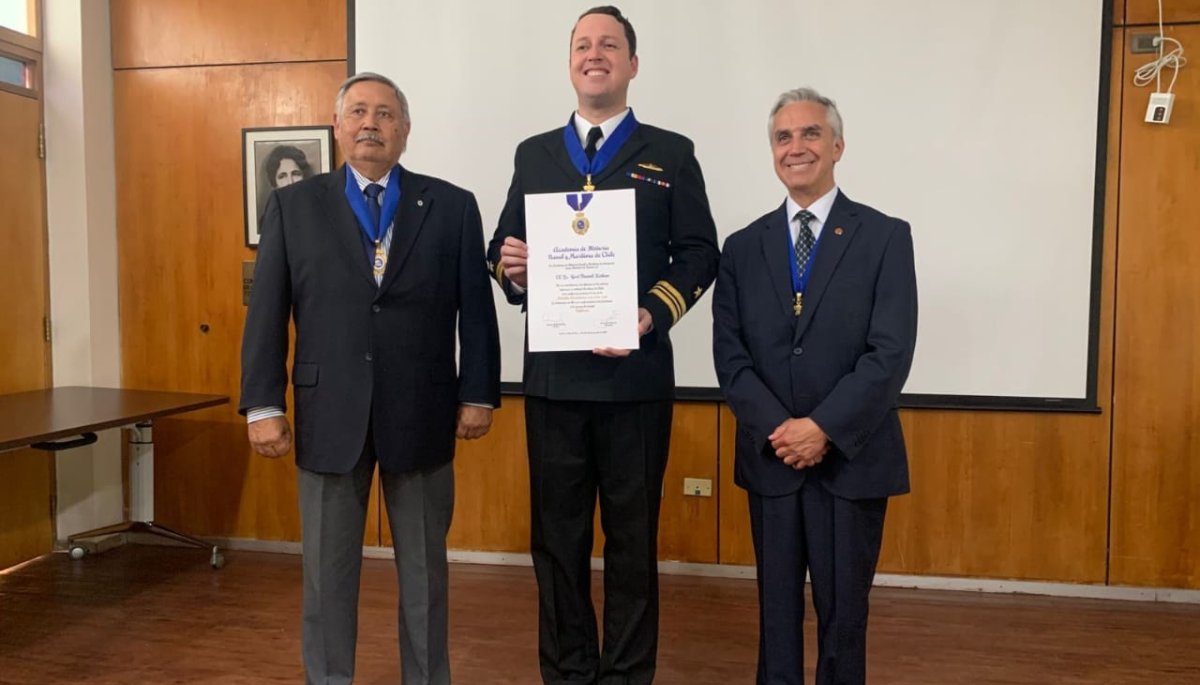 Capitán de Corbeta se incorpora como miembro de la Academia de Historia ...